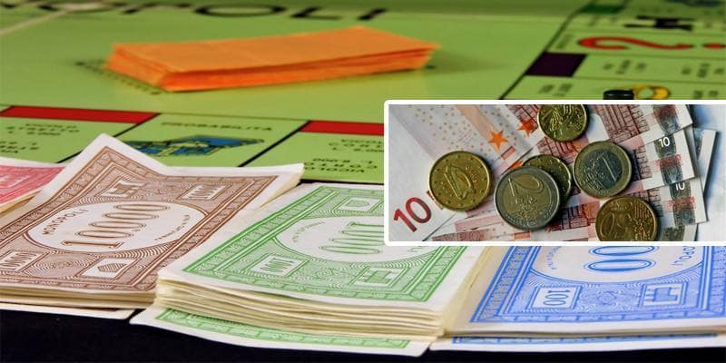 Va in banca coi soldi del Monopoli e riesce a farseli cambiare
